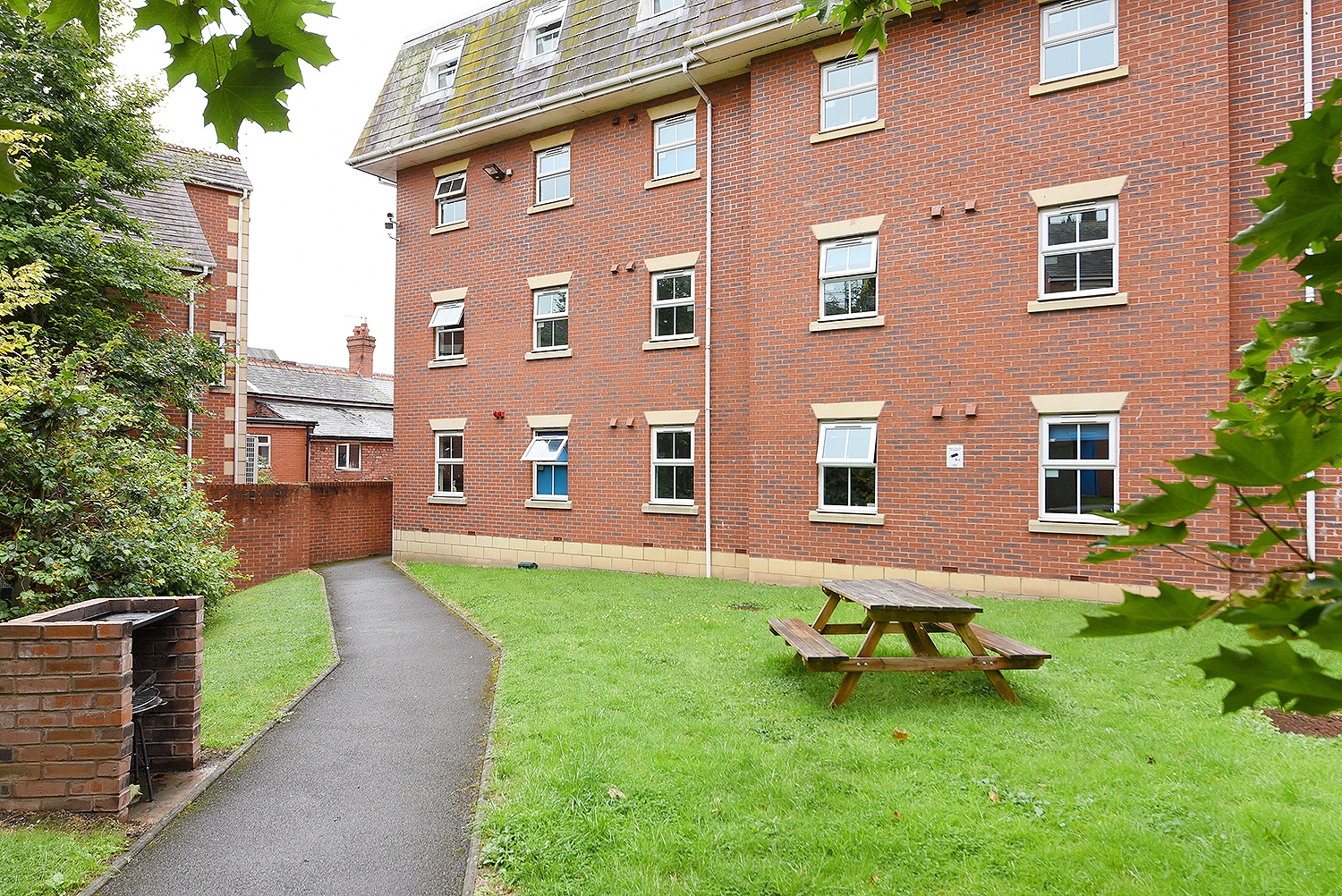 Snowdon Hall, Student Studios & Ensuites, Wrexham | Student Roost